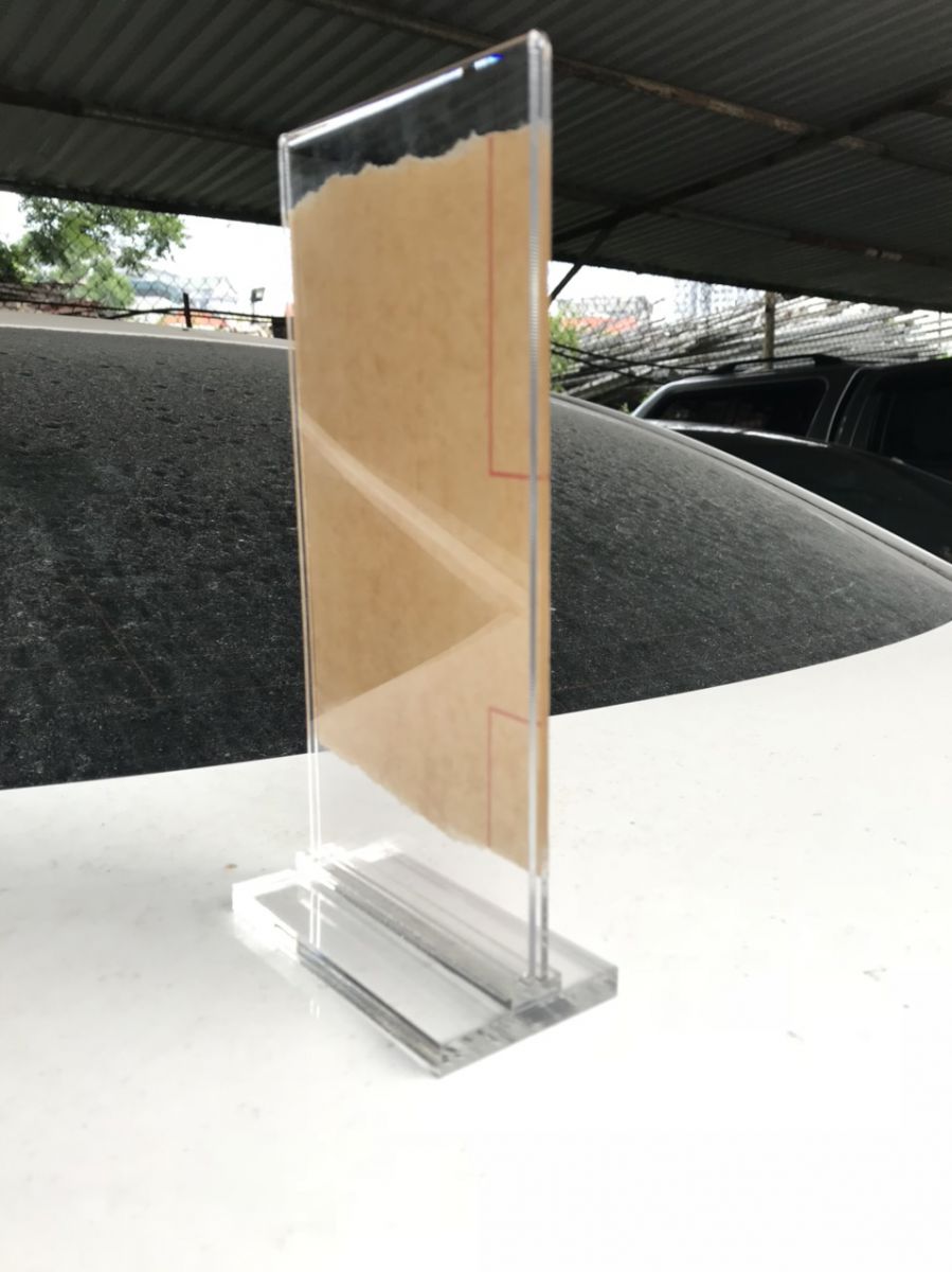 Top những sản phẩm kệ mica, menu mica để bàn đẹp nhất 2022